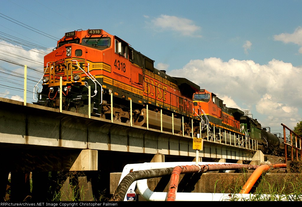 BNSF 4318, BNSF 1064, and FURX 7253